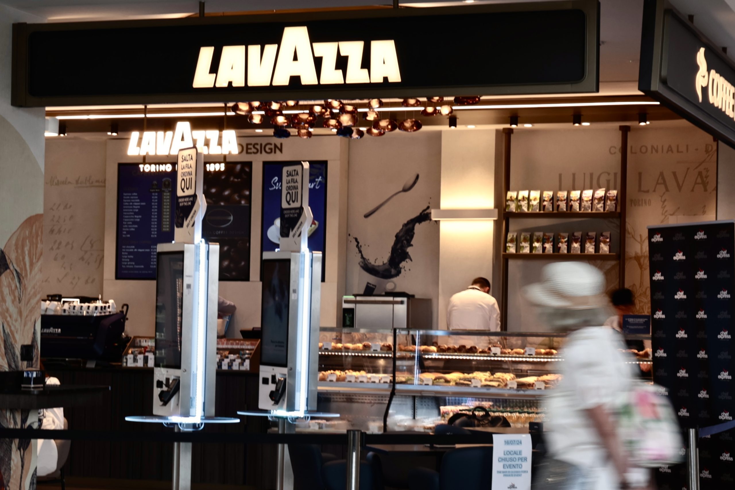 Chef Express atterra a Napoli: inaugurato il concept store Lavazza ...